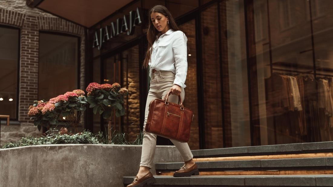 From Boardroom To Beyond: Top Work Bags For Professional Women